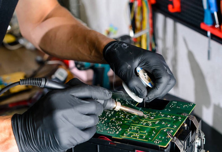 Choosing Matte Finish or Glossy Finish for PCB Design? - Kingpcb